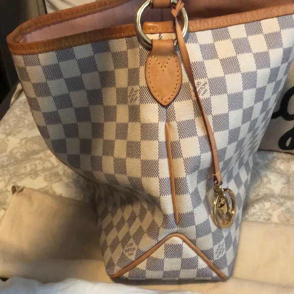 Louis Vuitton | Bags | Louis Vuitton Cream Monogram Bag | Poshmark